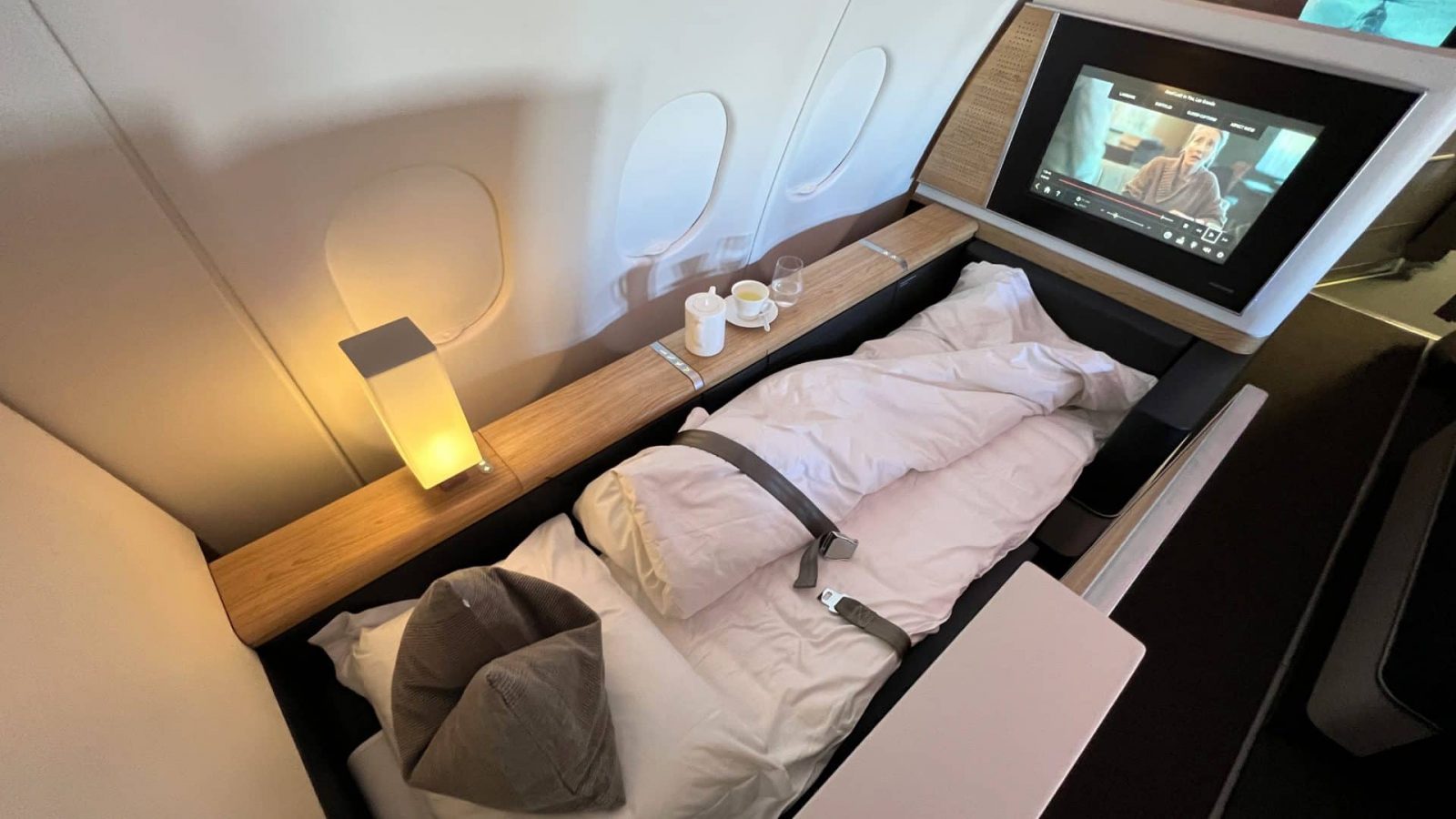 Review: Swiss First Class Airbus A330 Bewertung - mit eigenen Fotos